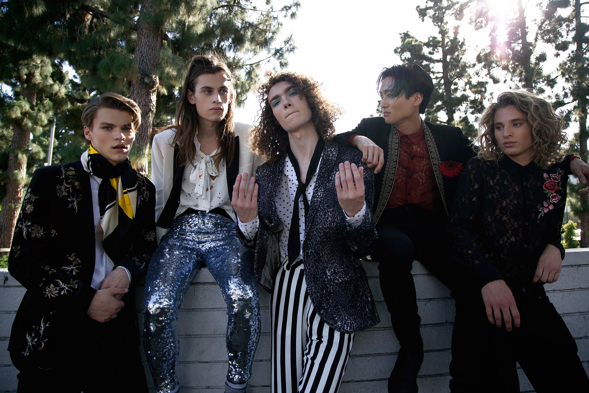 These are fire guy prom outfits and beauty looks you need to try ...